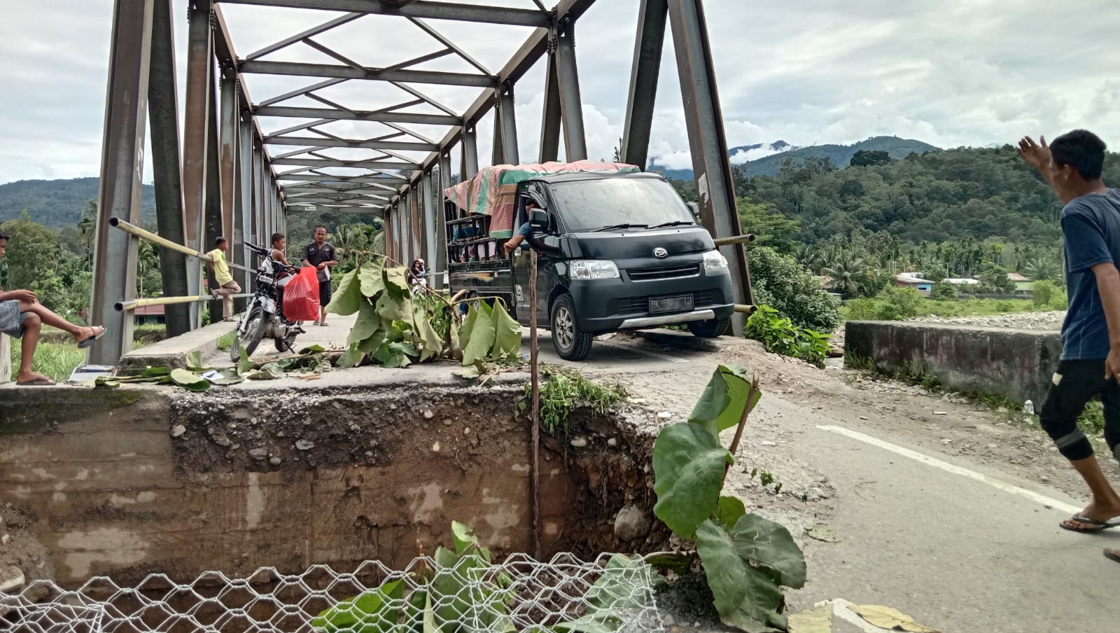 Oprit Jembatan Mamas Nyaris Putus