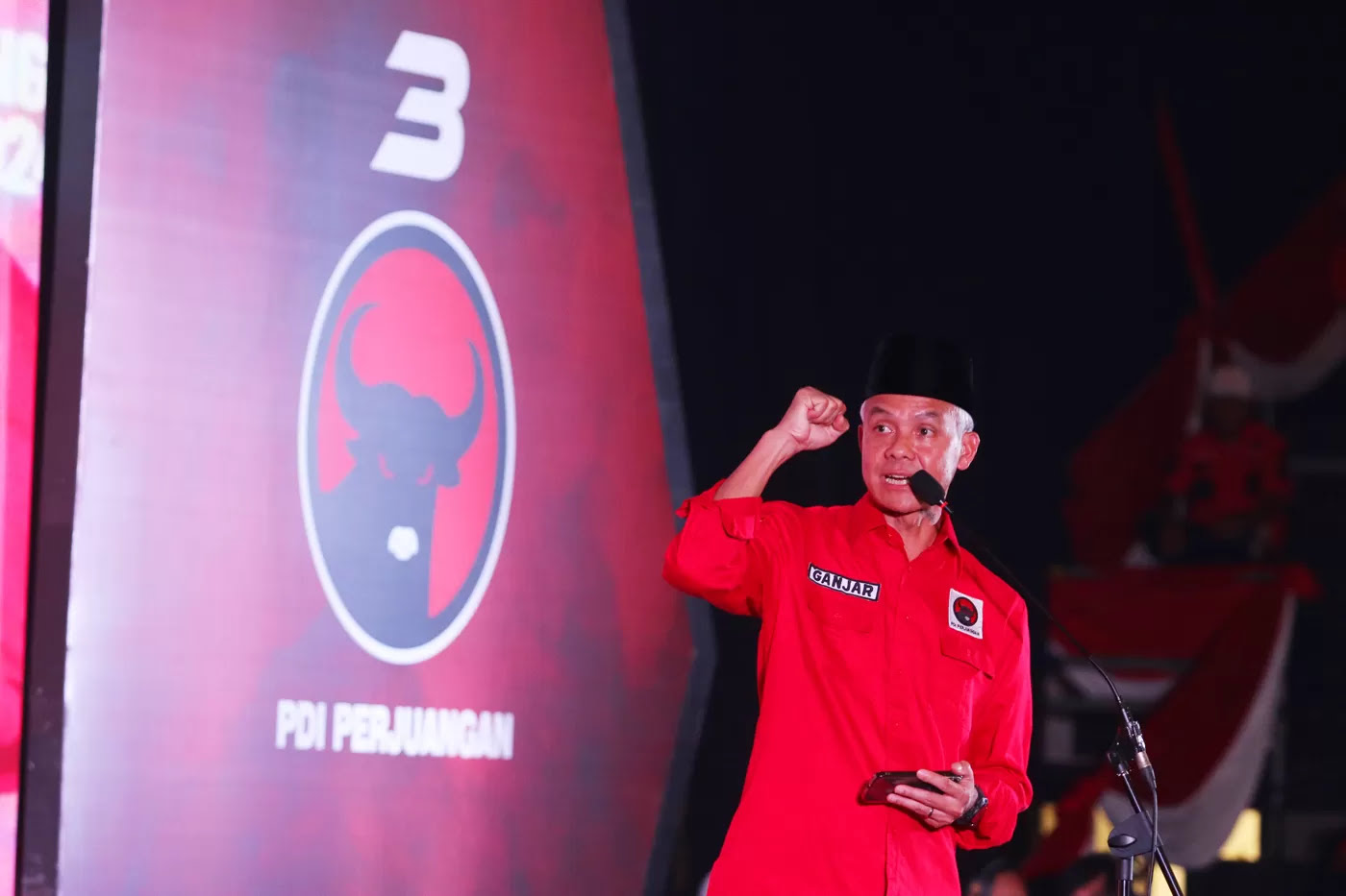 Heboh..! TNI Copot Baliho Capres Ganjar Pranowo