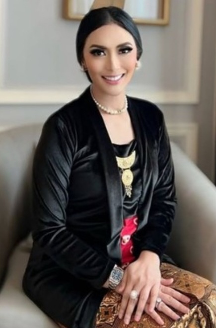 Viral.! Gaya Tina Astari, Istri Menteri UMKM yang Kontroversial Perkara ...